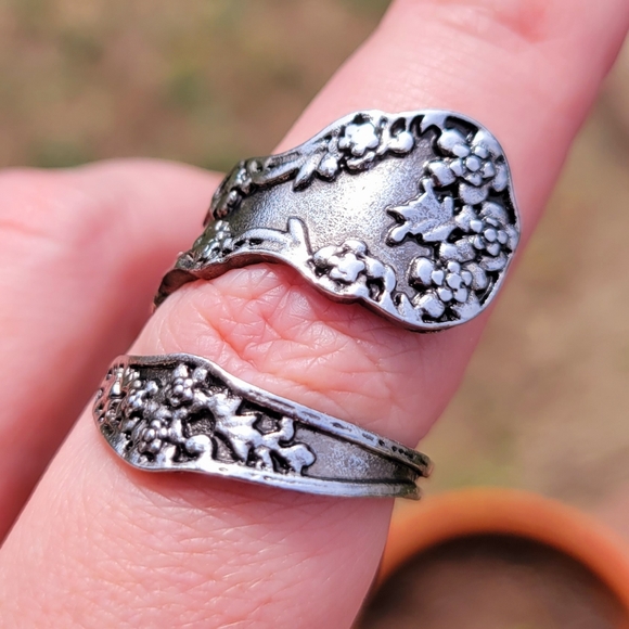 Jewelry | Flower Meadow Baroque Steampunk Twister Metal Ring One Size ...
